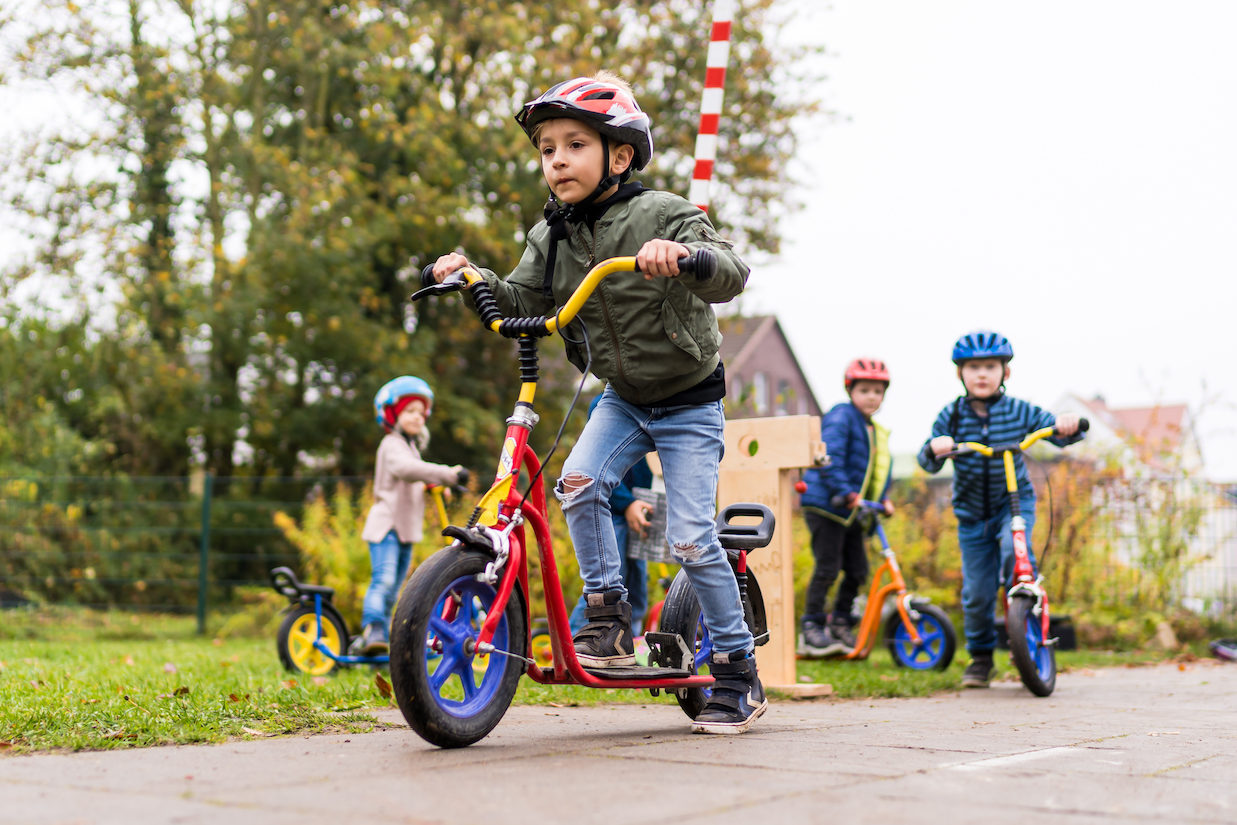 Erst rollern, dann fahren - KinderKinder